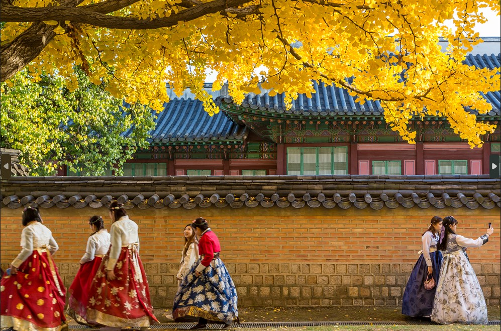 7 Best Places For Stunning Hanbok Photoshoot In Seoul